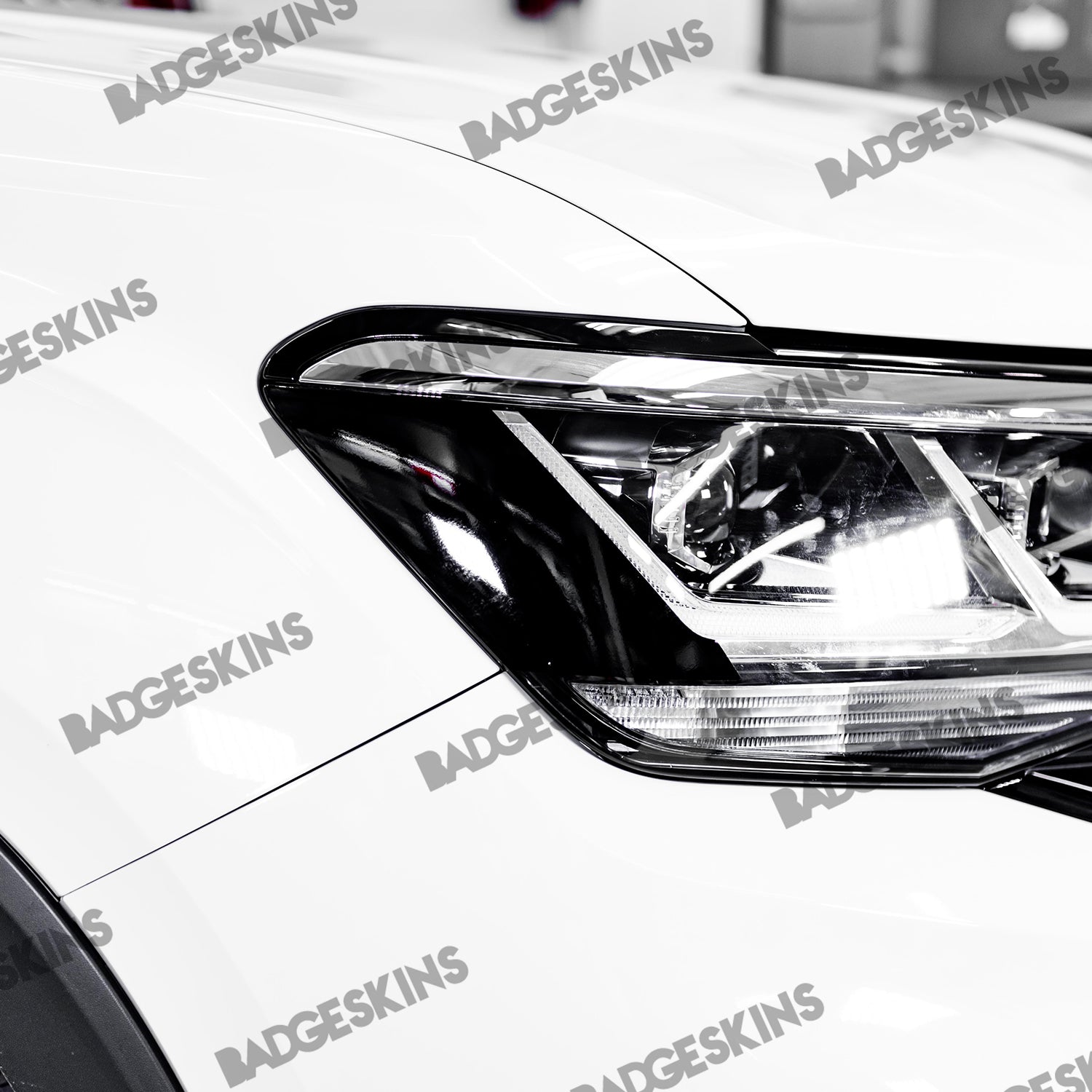 VW - MK1.5 - Atlas (2021-2023) - Headlight Amber Delete 3⁄4 – Badgeskins