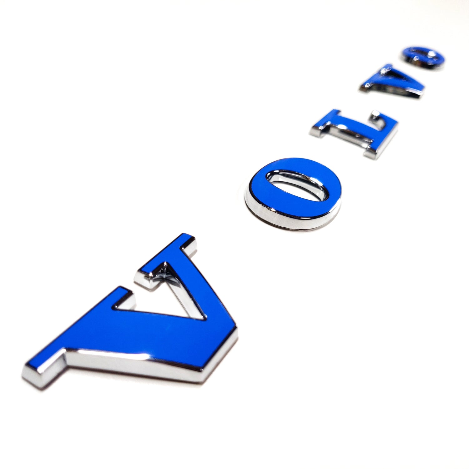 Volvo - Rear VOLVO Badge Overlay – Badgeskins